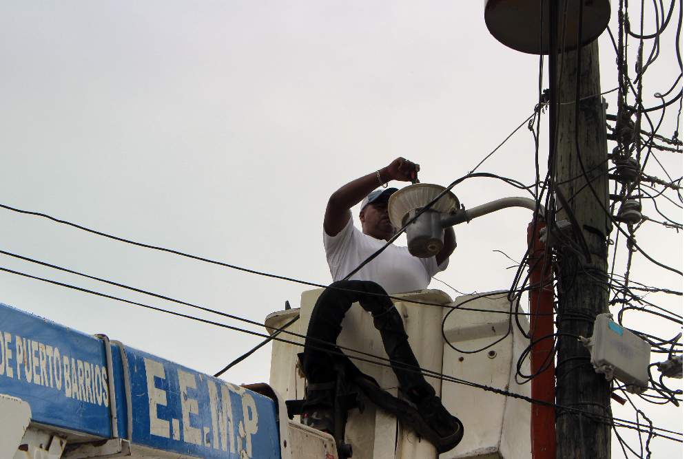 Lámparas en mal estado son reparadas en Petro Maya – Municipalidad de ...