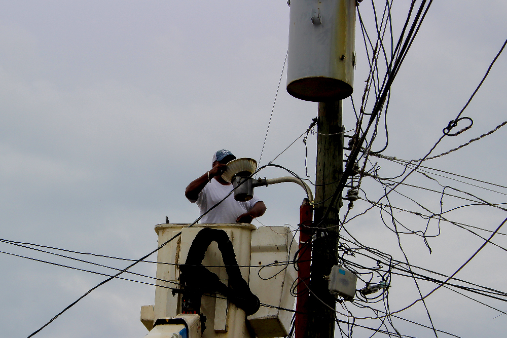 Lámparas en mal estado son reparadas en Petro Maya – Municipalidad de ...