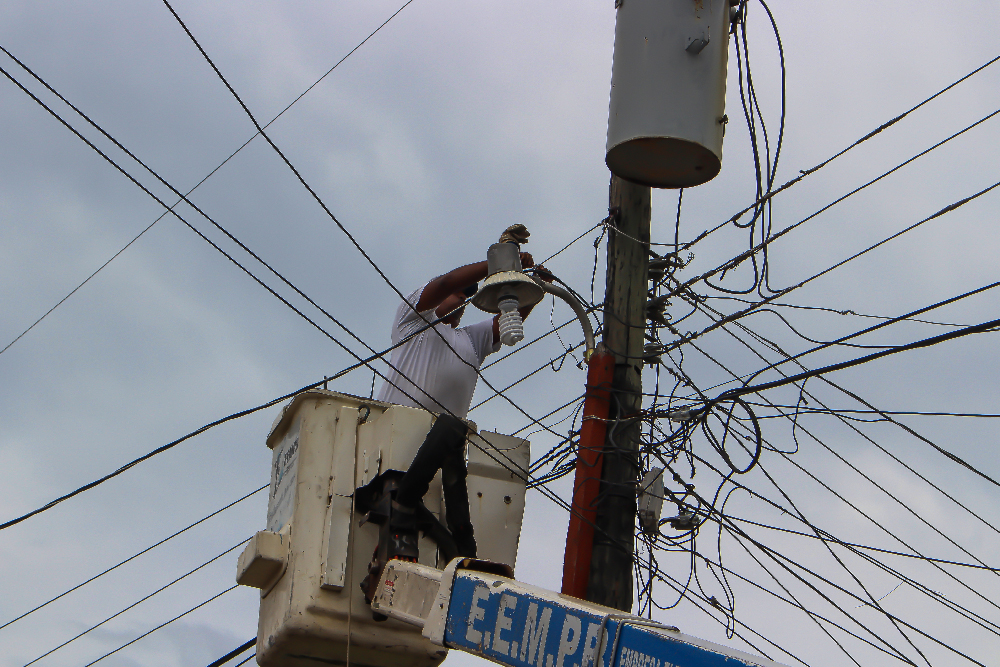 Lámparas en mal estado son reparadas en Petro Maya – Municipalidad de ...