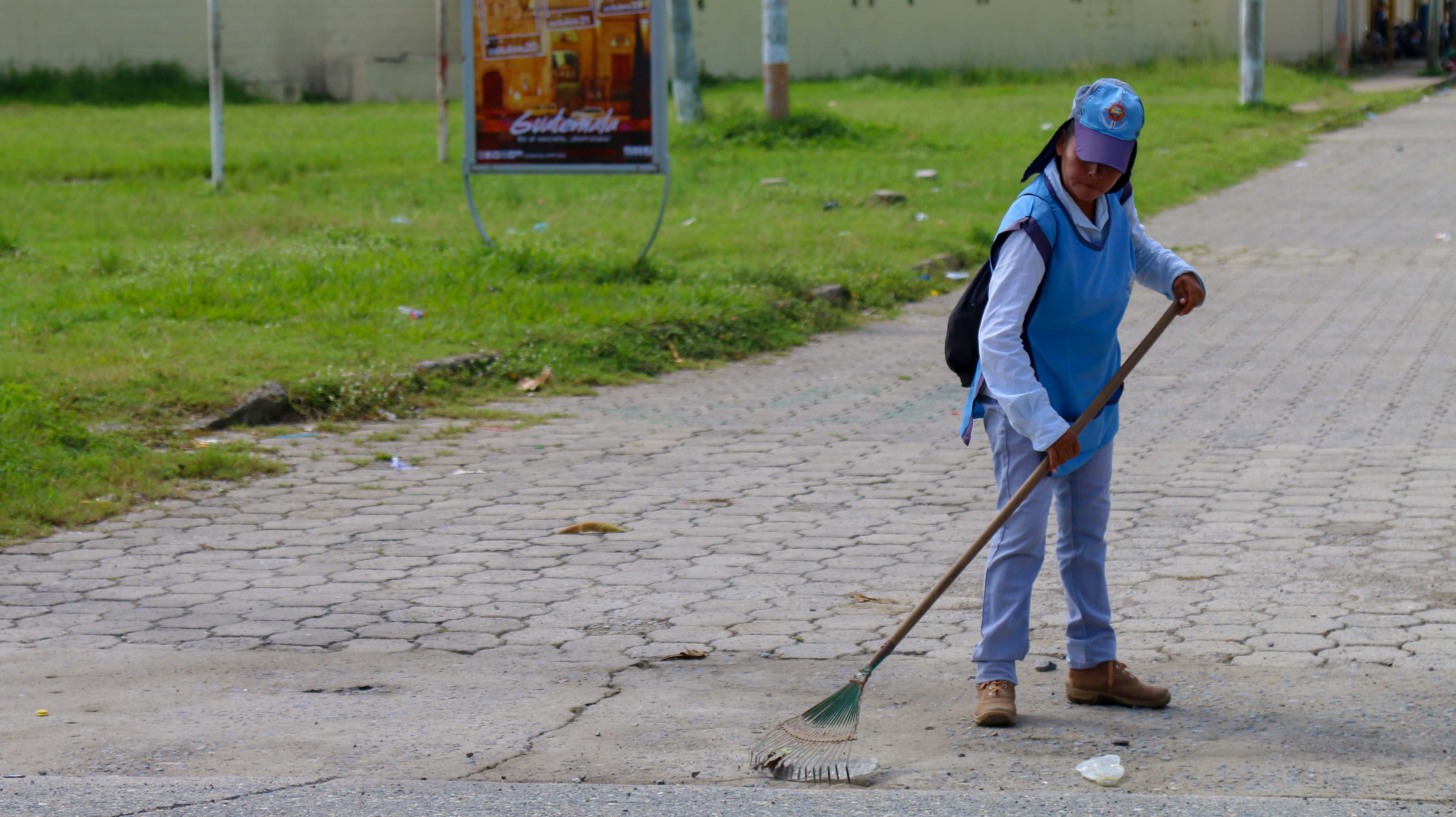 Limpiando la 14 calle para satisfacción de barrioporteños. – MUNI ...